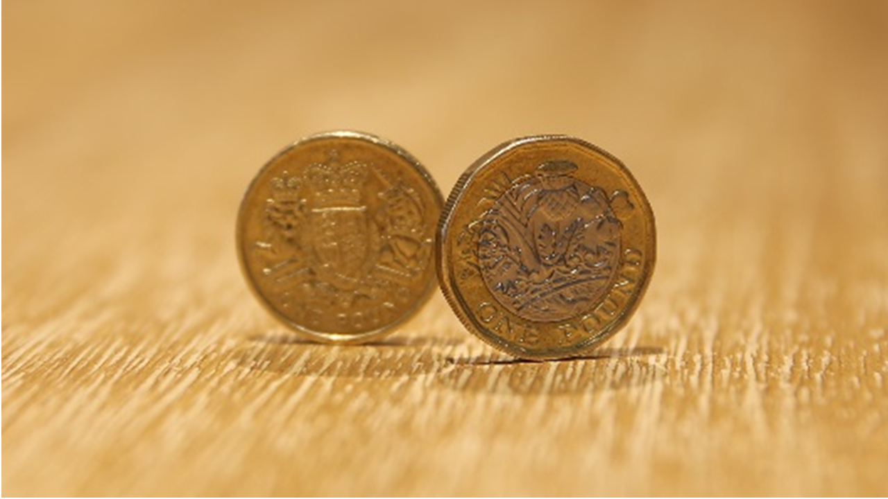 Tesco accepts old 1 pound coin